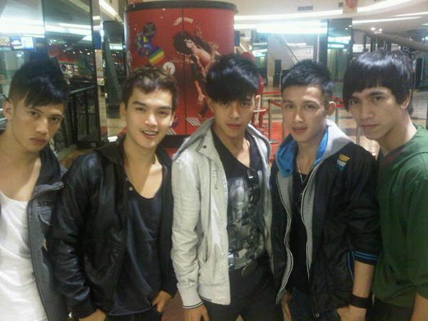 minhoo mbill mbull: boy band INDONESIA DRAGON BOYZ