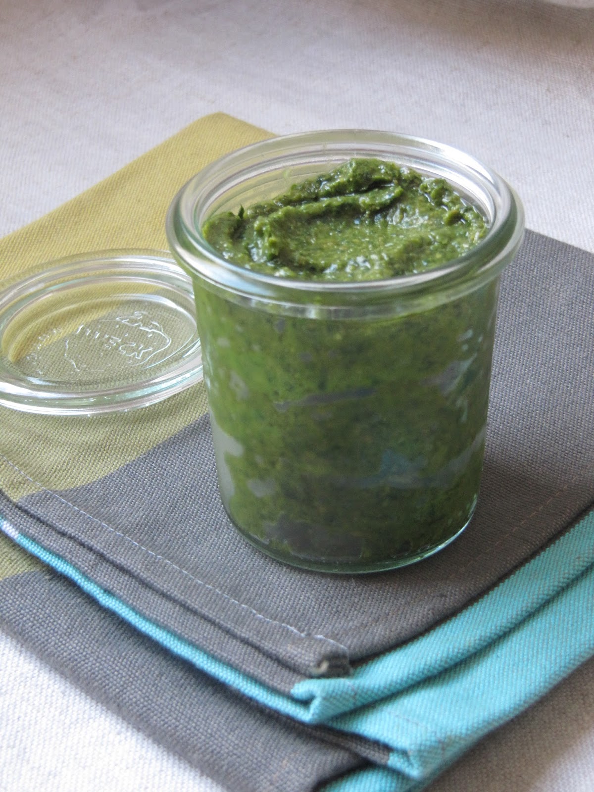 La cuisine d'ici et d'ISCA: Pesto de basilic à la génoise