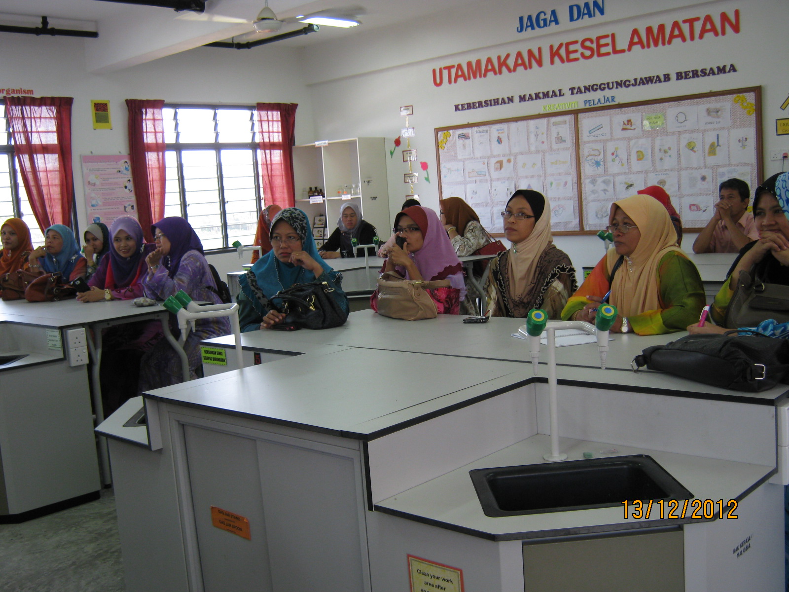 Makmal Sains Sekolah: LAWATAN PENANDA ARAS PEMBANTU MAKMAL C17 DAN C22 ...