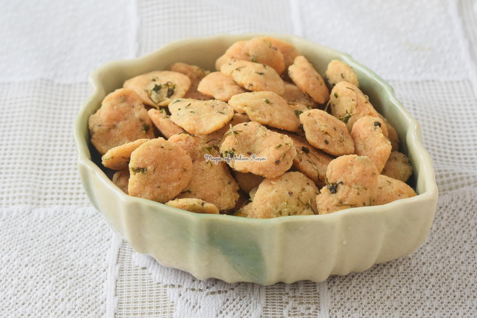 Methi Rava Mathri Recipe - Suji Khasta Mathri Recipe | Magic of Indian ...