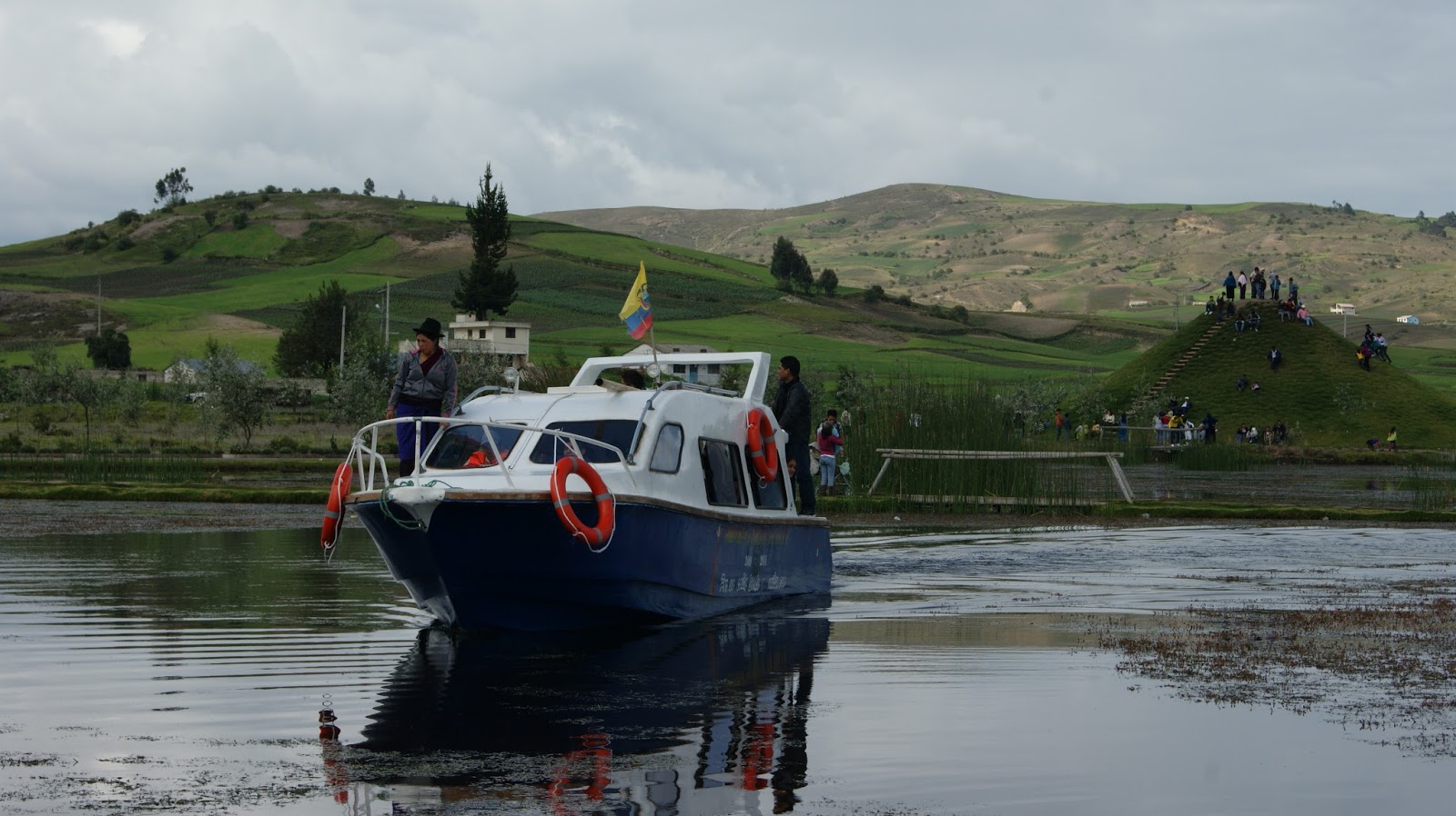 saber: YATE TURISTICO EN LA LAGUNA DE COLTA