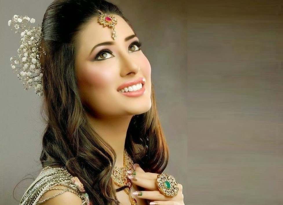 Mehwish Hayat HD Wallpaper | Filmi Duniya