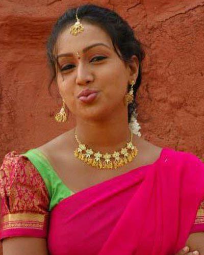 Traditional Mallu Girls Face Zoom Photos | Hot Mallu Aunties and Girls