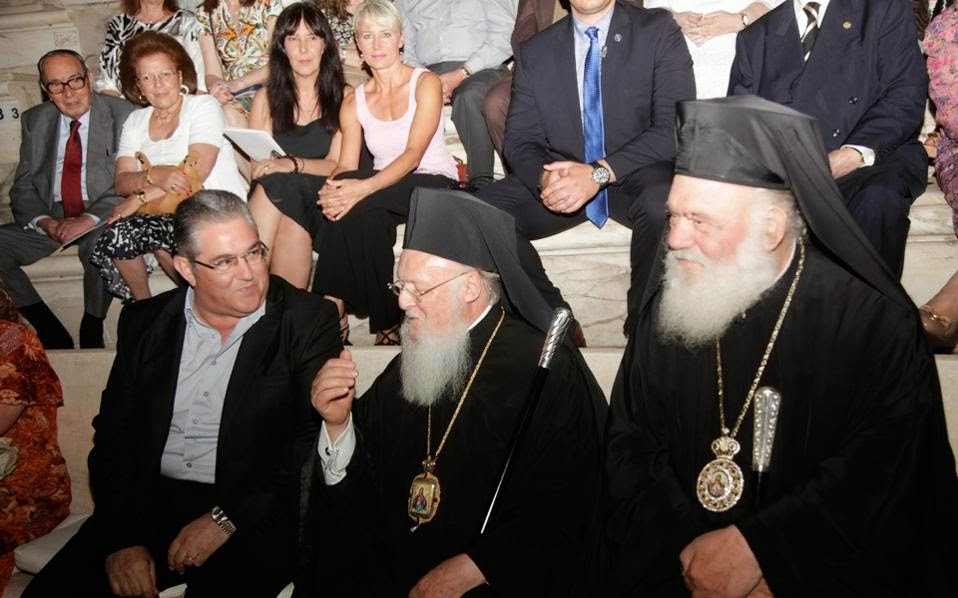 ΜΕ ΡΟΛΕΞ ΣΤΟ ΧΕΡΙ ΕΜΦΑΝΙΣΤΗΚΕ Ο ΚΟΥΤΣΟΥΜΠΑΣ ΣΤΟ ΗΡΩΔΕΙΟ!!! ΞΕΔΙΑΝΤΡΟΠΟΙ ...