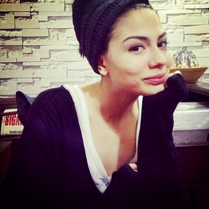 HerTelden: ÇİLEK KOKUSU ASLI (DEMET ÖZDEMİR) KİMDİR - DEMET ÖZDEMİR ...