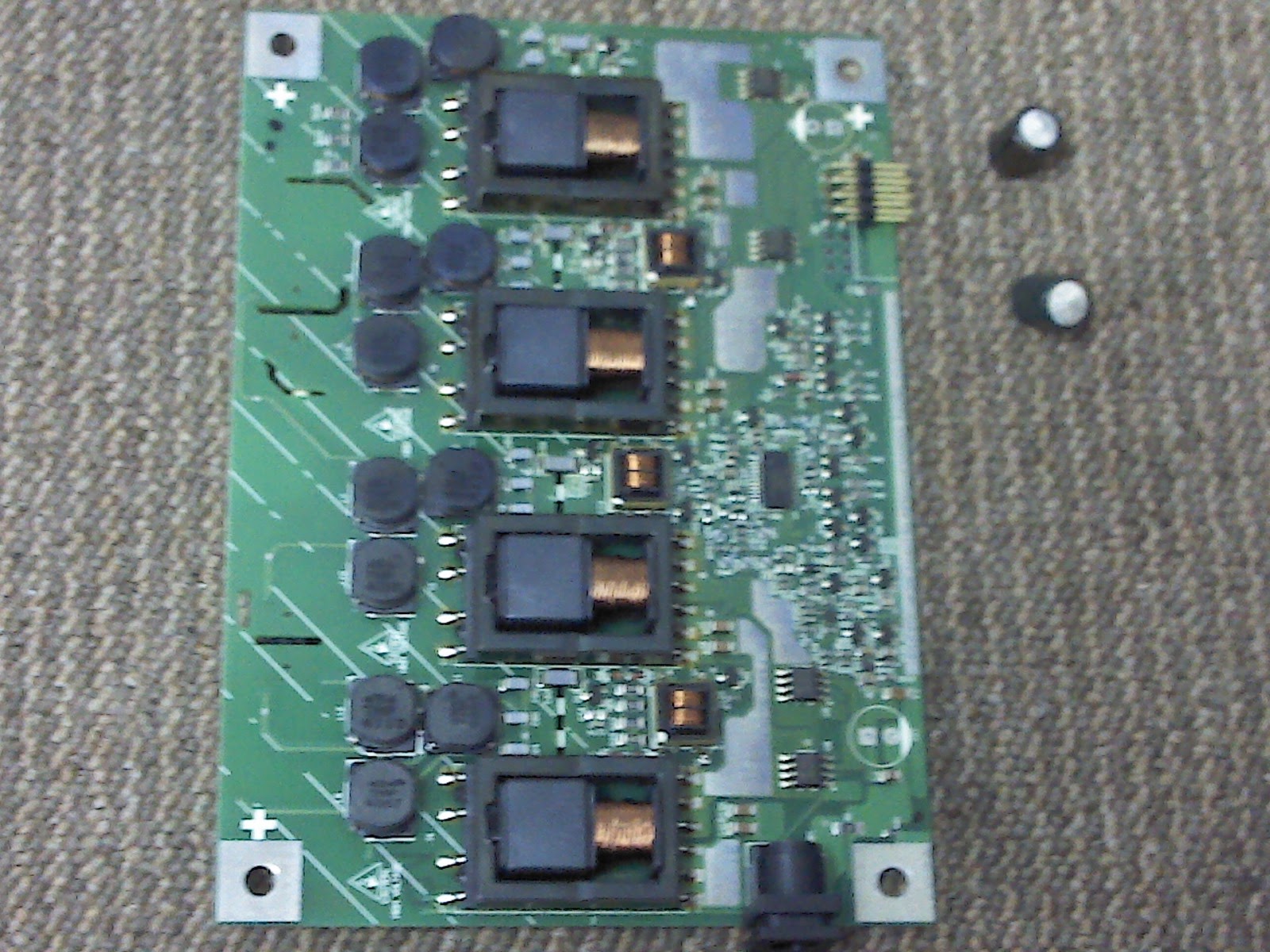 怕冷的企鵝: 螢幕維修 Polyview V293