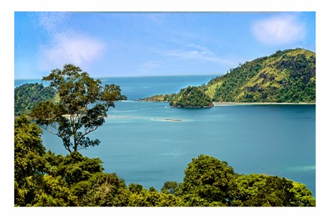 Teluk Mandeh Yang Indah Dan Bangkai Kapal MV Boelongan Nederland