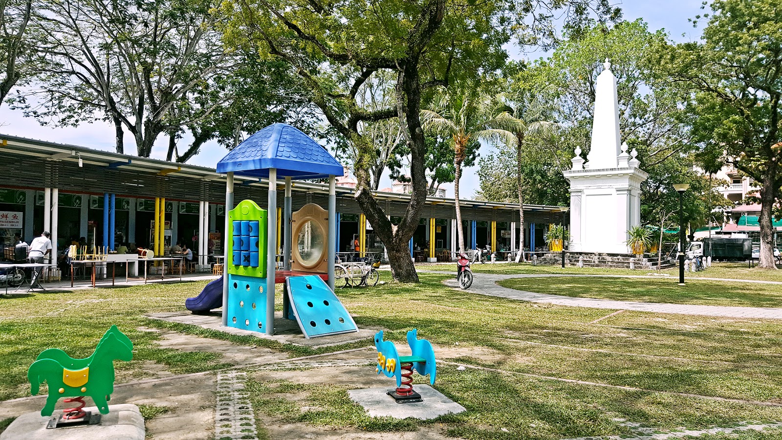 WORLD FOOD PARADISE: Padang Brown Hawker Centre