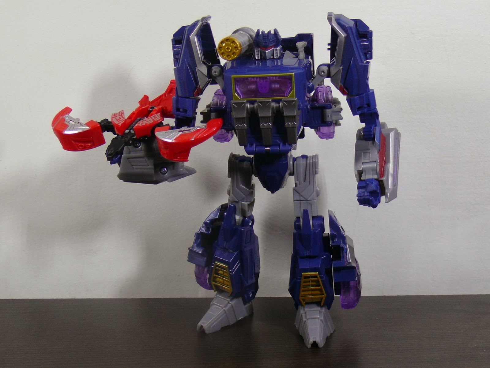 Blog Transformers.com: 1045 y 1046: Soundwave & Laserbeak FOC