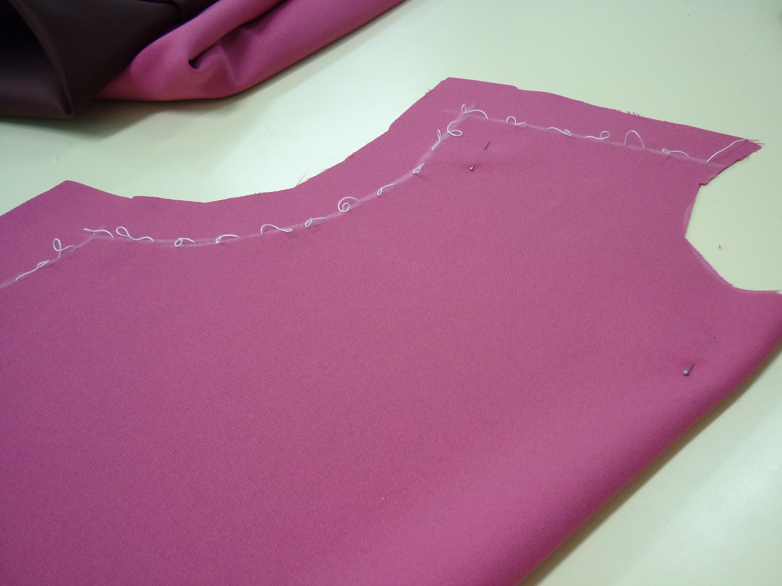 Costureo de andar por casa: Pasar hilos flojos