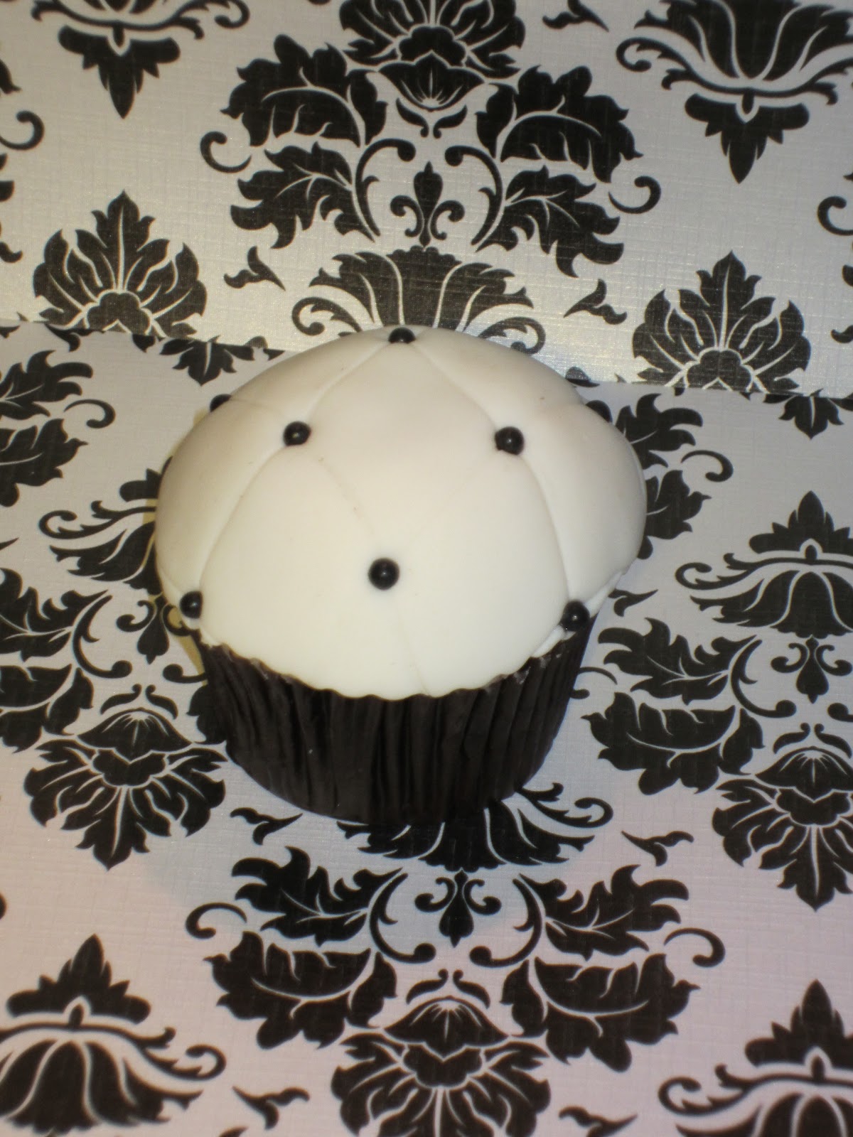 Friandise Pastries Bakes!: We Love Custom Cupcakes!