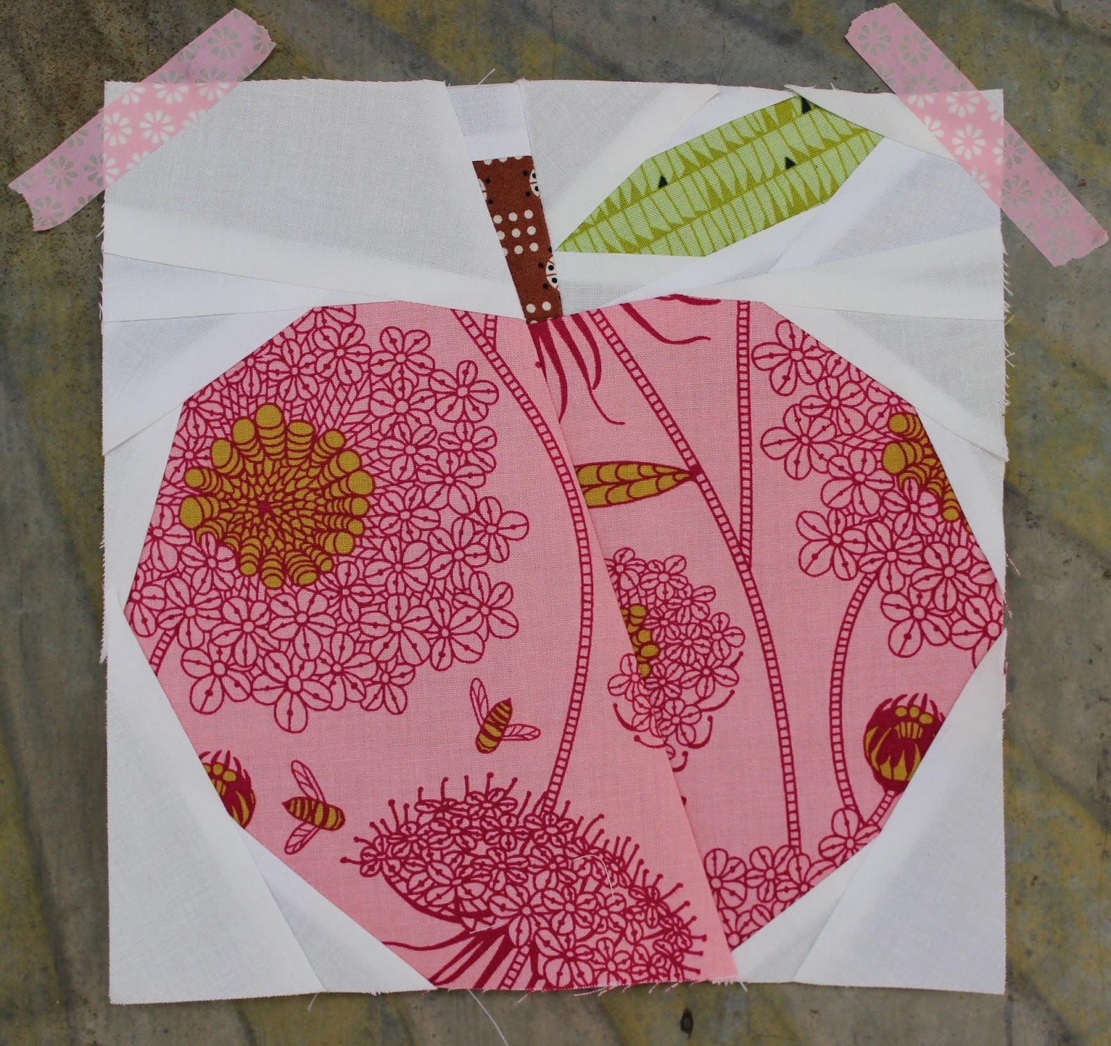Kate Henderson Quilts: Paper Pieced Apple