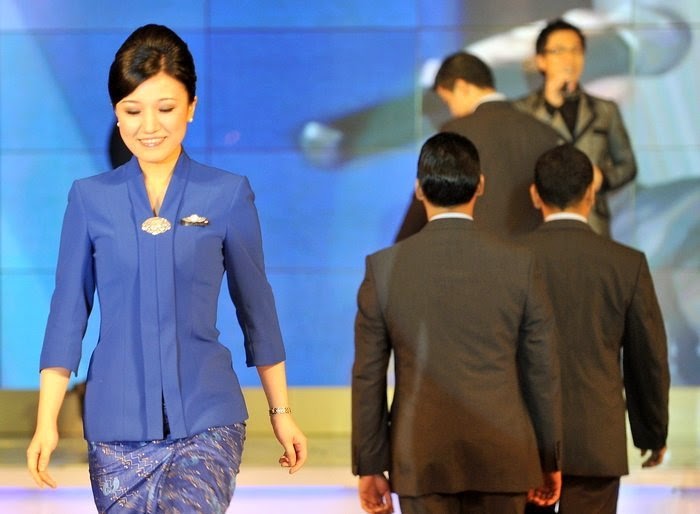 Garuda Indonesia Uniform Fashion Show ~ World Stewardess