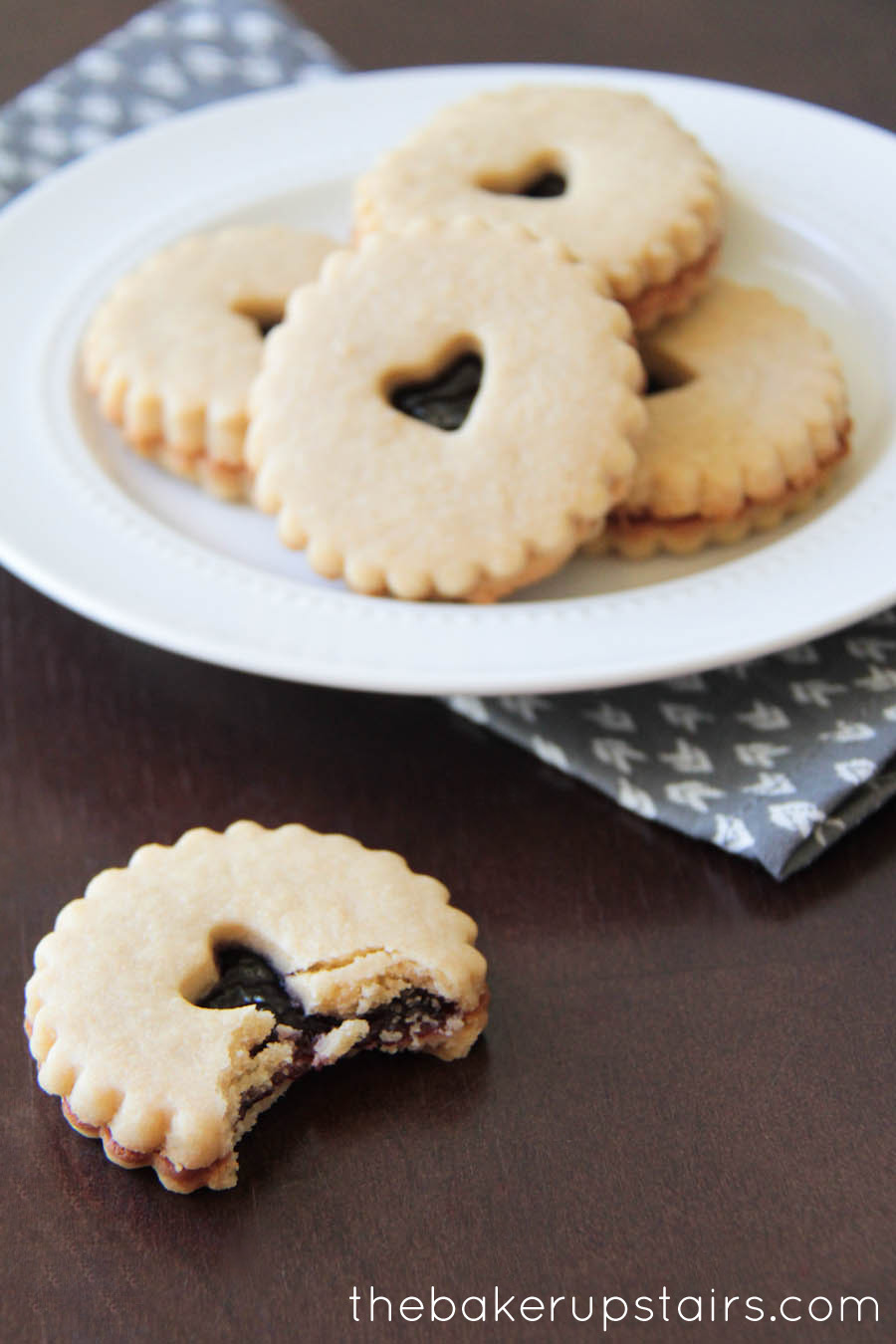 The Baker Upstairs: homemade jammie dodgers