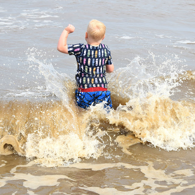 Wafflemama.: Exploring Moggs Eye Beach || Lincolnshire