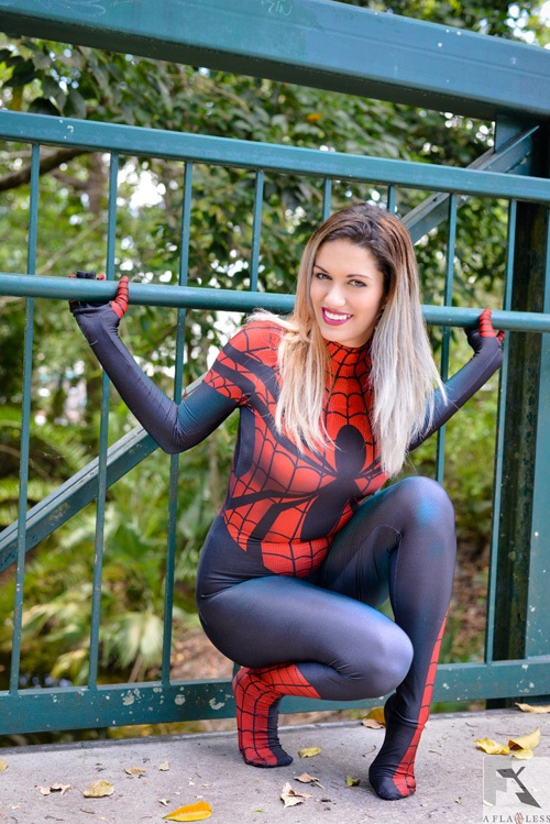 Últimas Tendencias: Spider-Girl Cosplay lista para extender su tela de ...