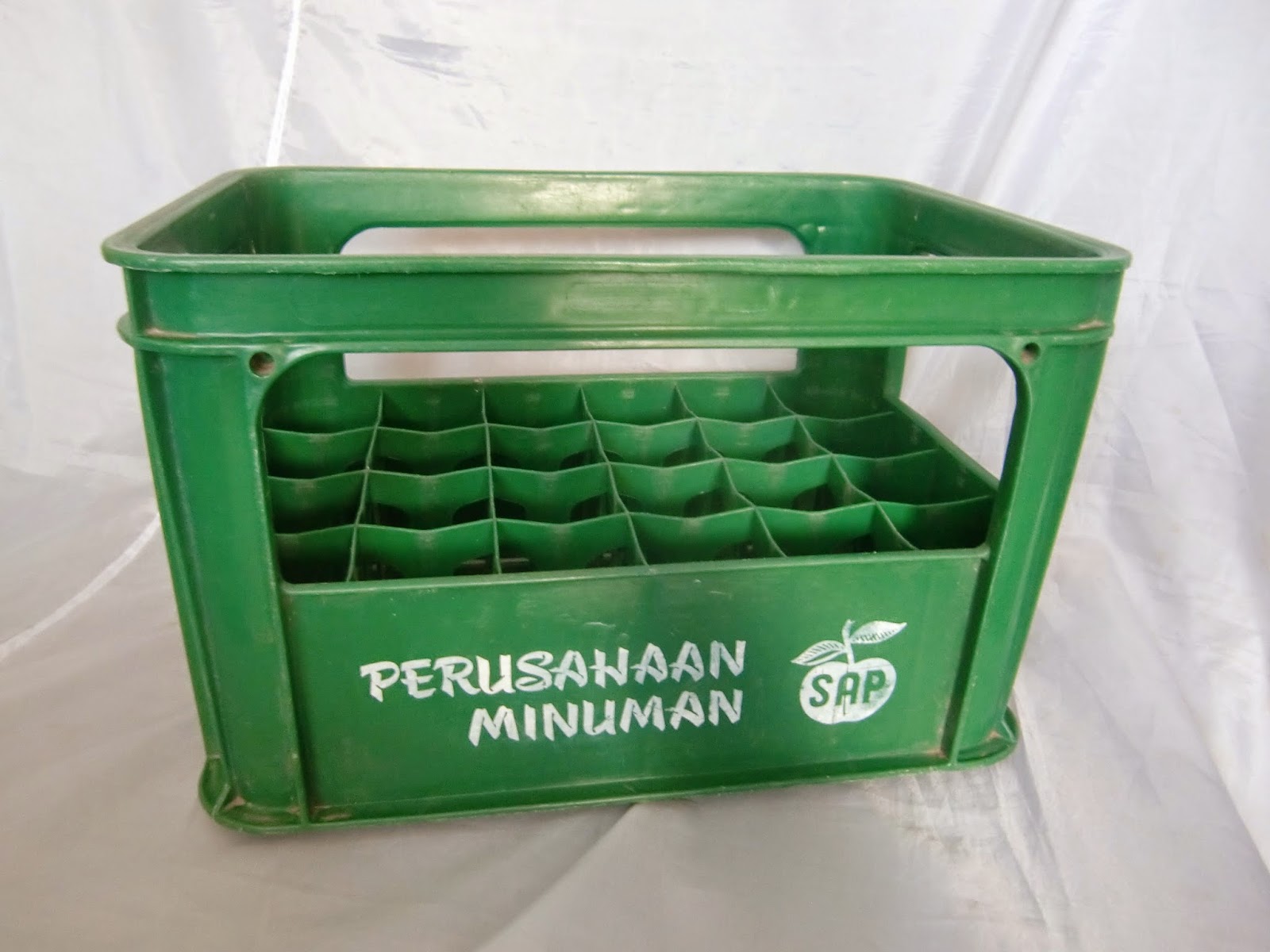 CILEGON ANTIK: Tempat / Krat Botol Minuman Teh Botol SAP