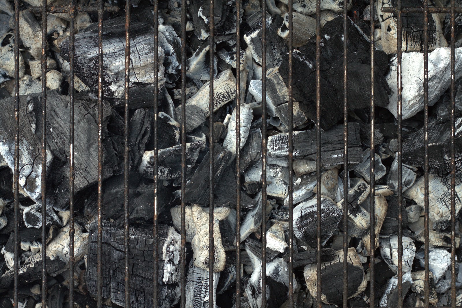 HIGH RESOLUTION TEXTURES: BBQ charcoal coal grill texture 4742x3159