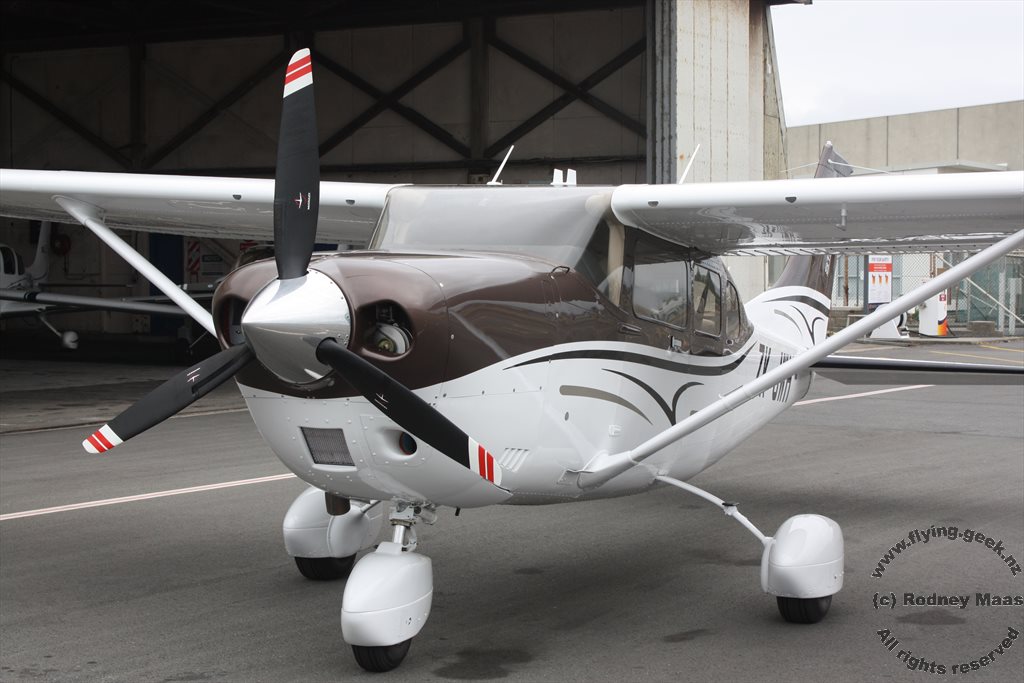 Rodney's Aviation Ramblings: A brand new Cessna 206 at Wellington