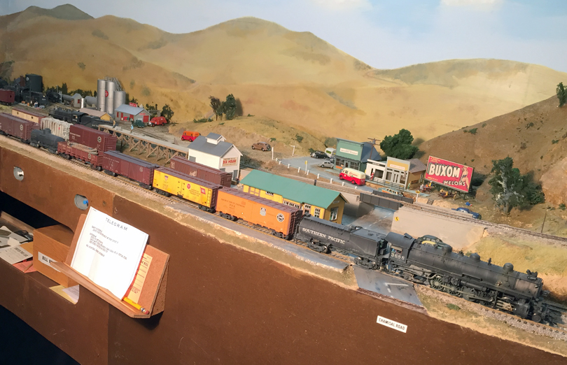 modeling the SP: The role of mainline trains on a branch-line layout