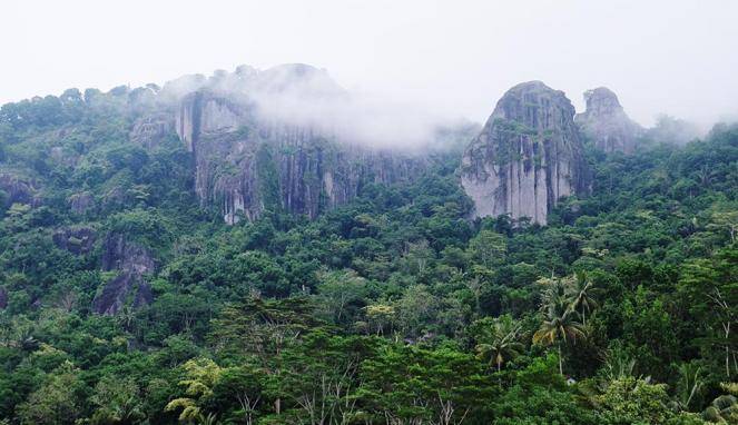 Gunung Api Purba - pesona keindahan gunung mati | Traveling Rene