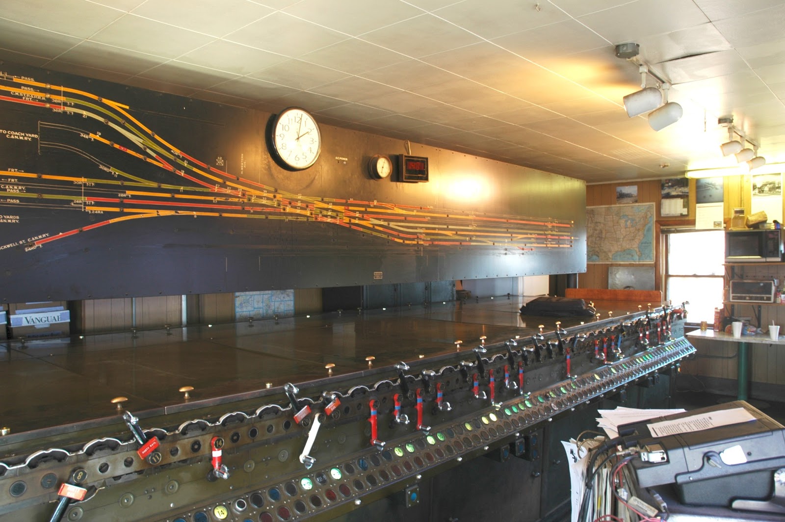 The Position Light: PHOTOS: METRA TOWER A-2 (Western Ave) Part 2 - Inside