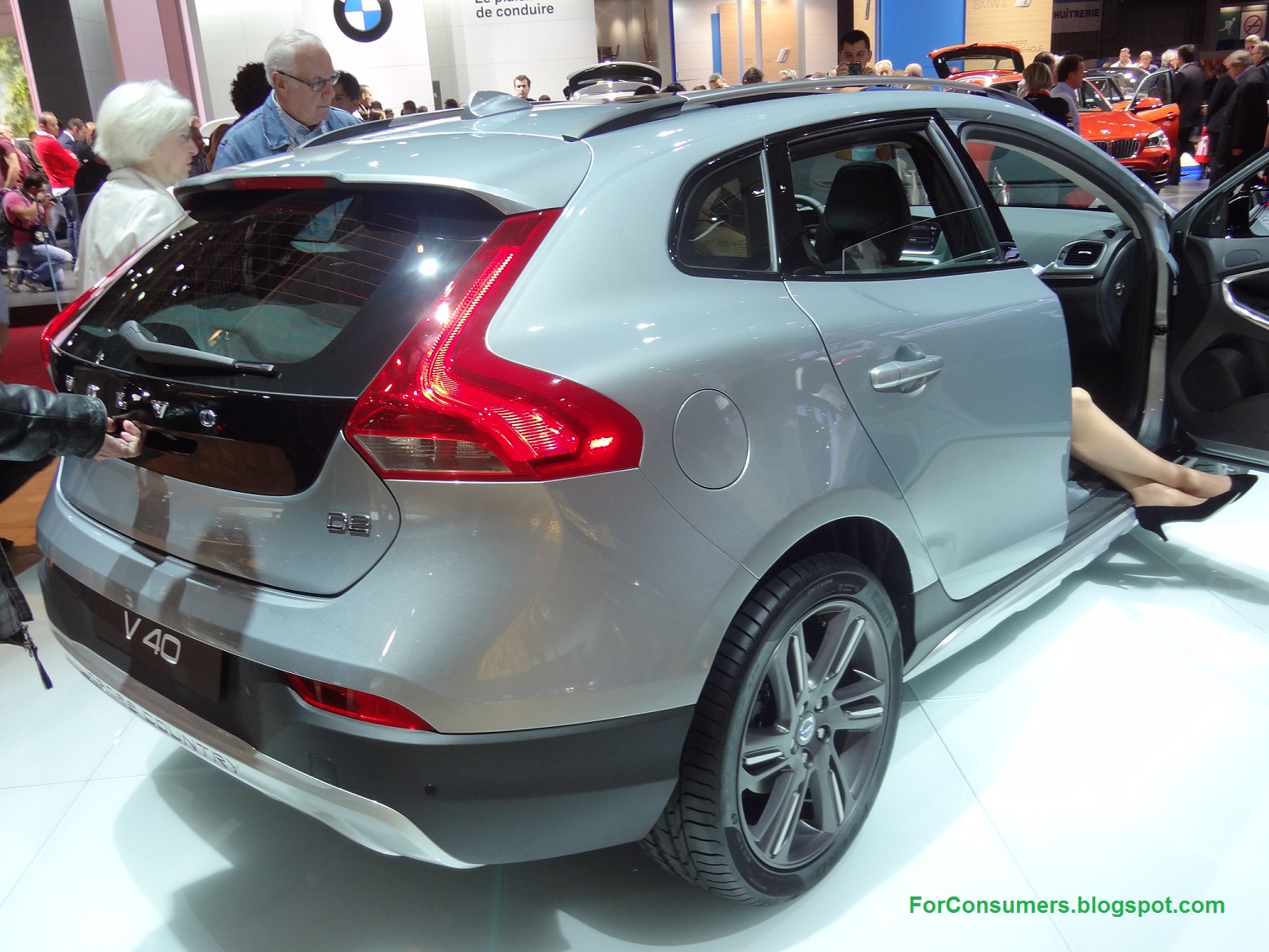 2013 Volvo V40 Cross Country test drive and review | TEST and REVIEW
