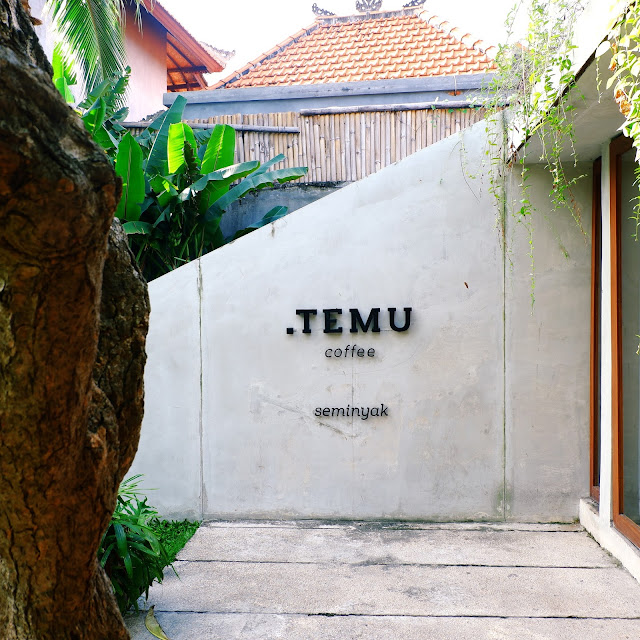 TITIK TEMU COFFEE, SEMINYAK, BALI - Icha Khairisa