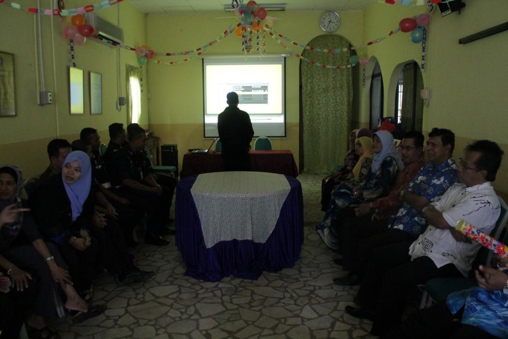 Kelab Keluarga dan Kakitangan PUSPEN Muar: SUPRISE FAREWELL PARTY UTK ...