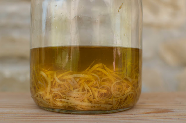 La Tavola Marche: Simple Summer Pasta Sauce: Raw Tomato with Lemon ...