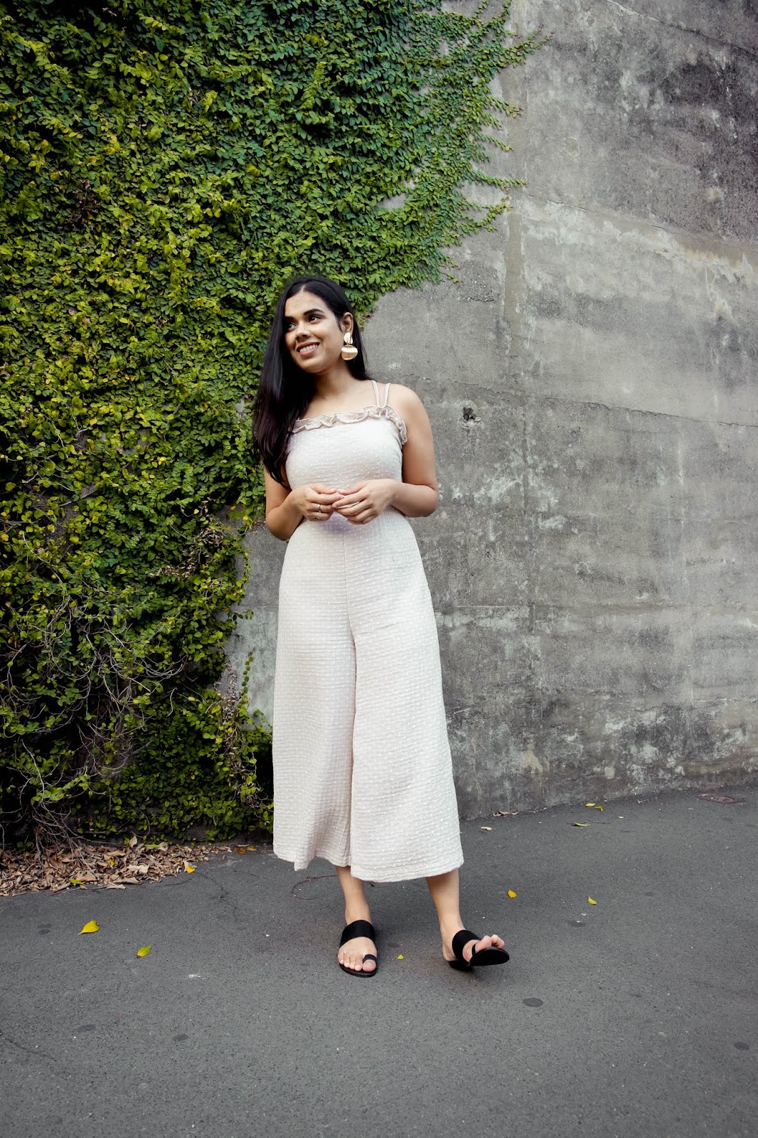 9 Easy to style outfits for hot summer days - Tales of Two