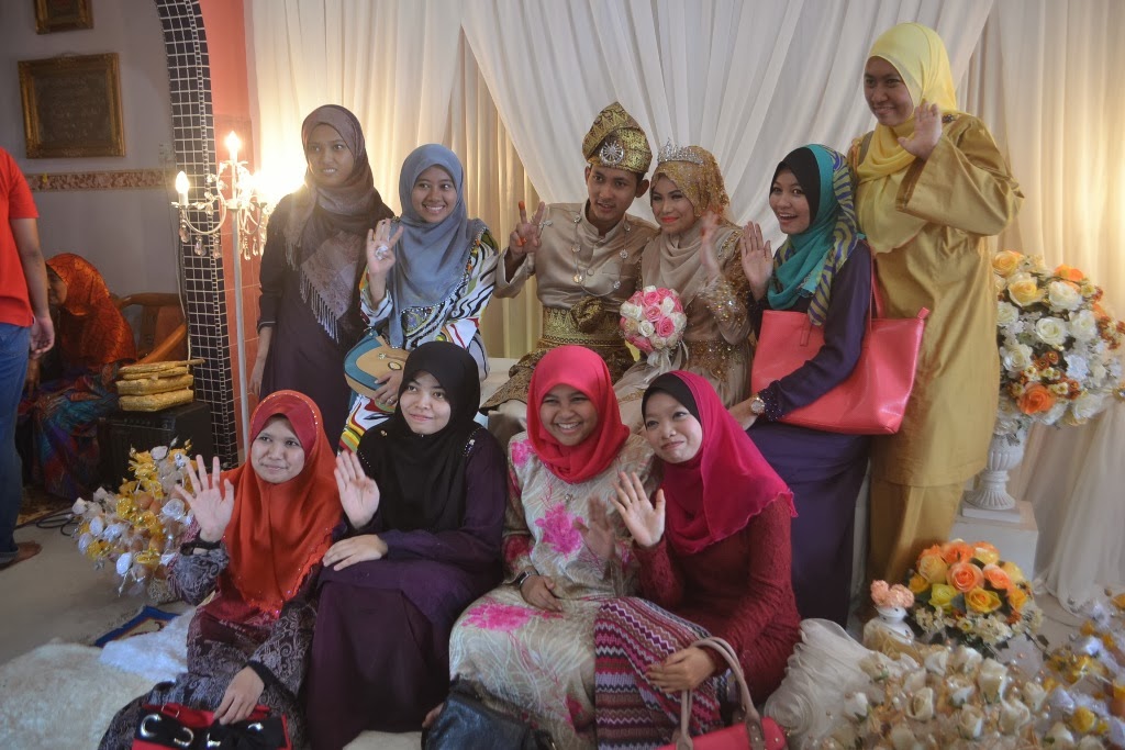 yanaMz: Gambar hari sanding dengan kawan-kawan yang hadir...