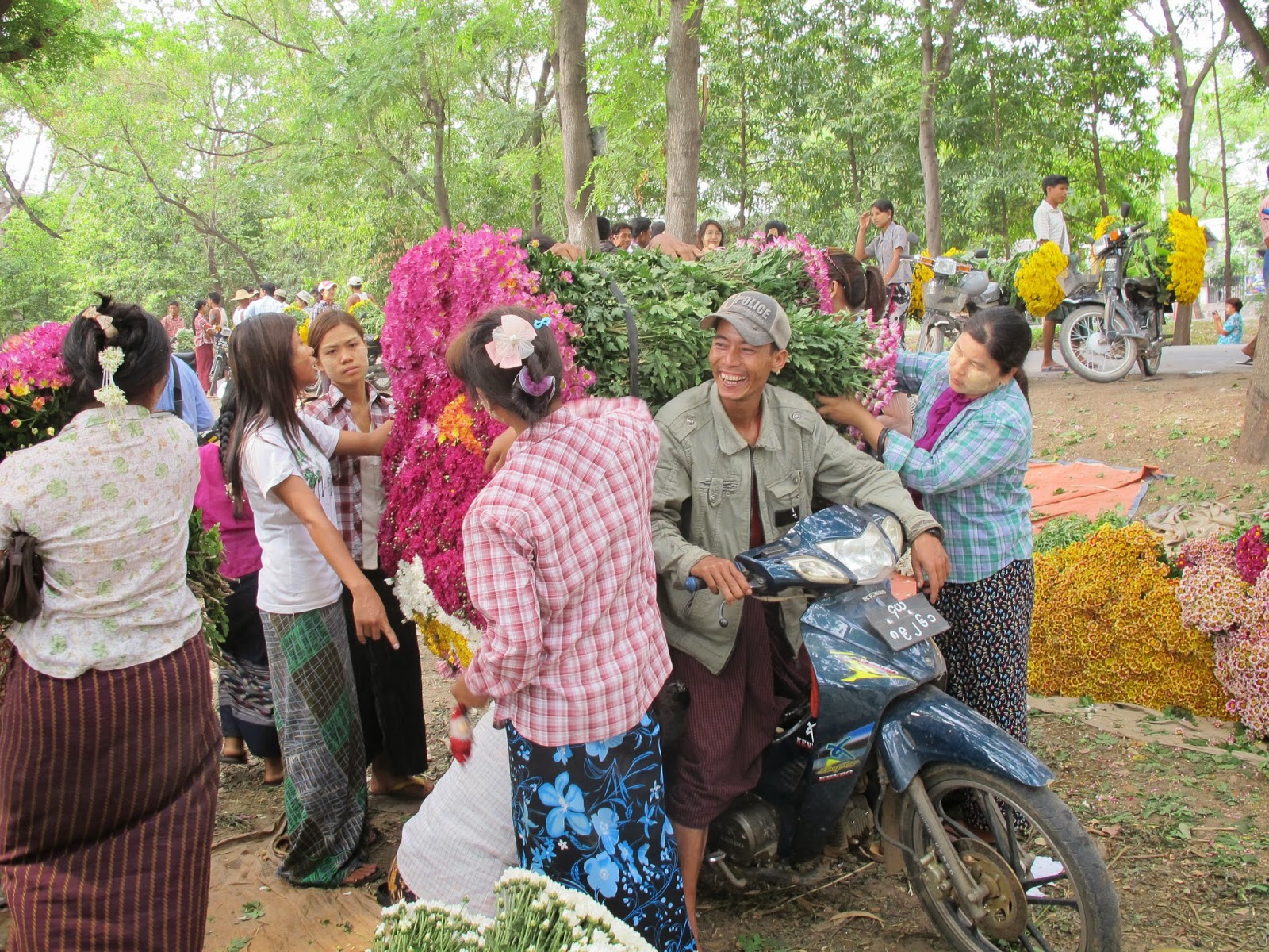 TRAVELS (and more) WITH CECILIA BRAINARD: Garden: The Flower Market of ...