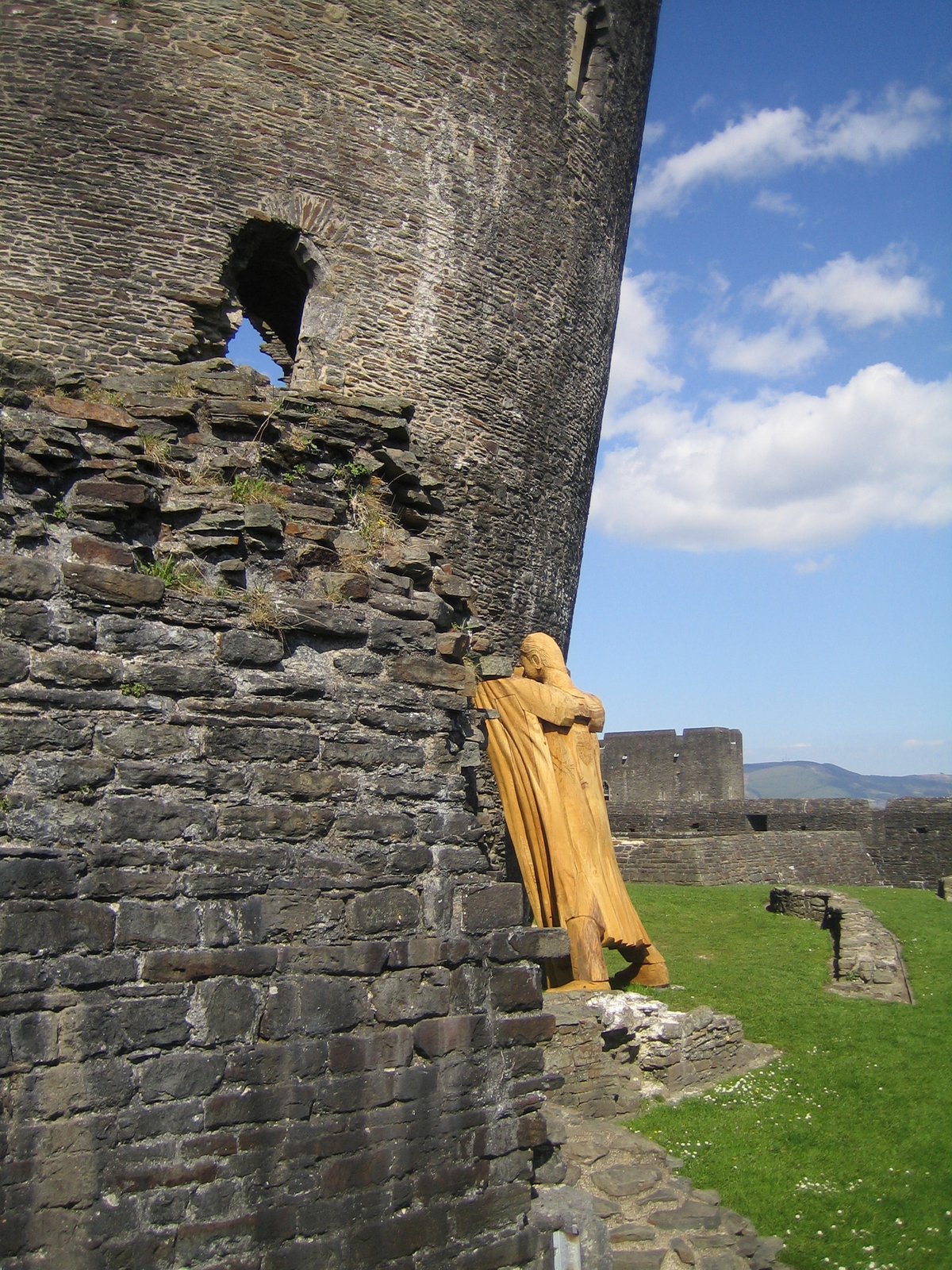 Everyone Likes Pictures: Caerphilly Castle