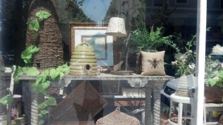 Windmill Farm: Beehives, Bee Skeps in Gardens and Home Decorating