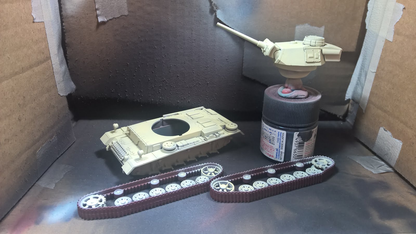 KiwicolourStudio: New Bolt Action Tank