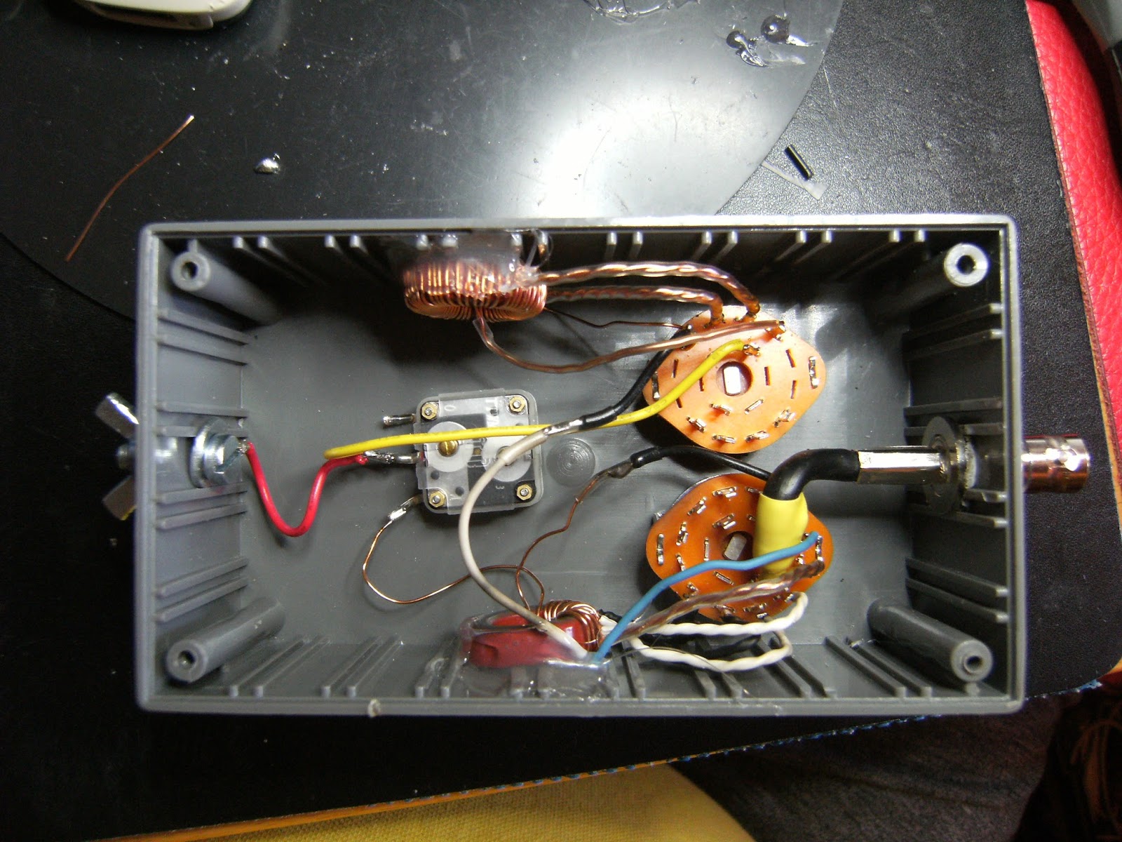 IN3AQK Hamradio station: 1/2 Lamba end feed Fuchs Antenna Tuner