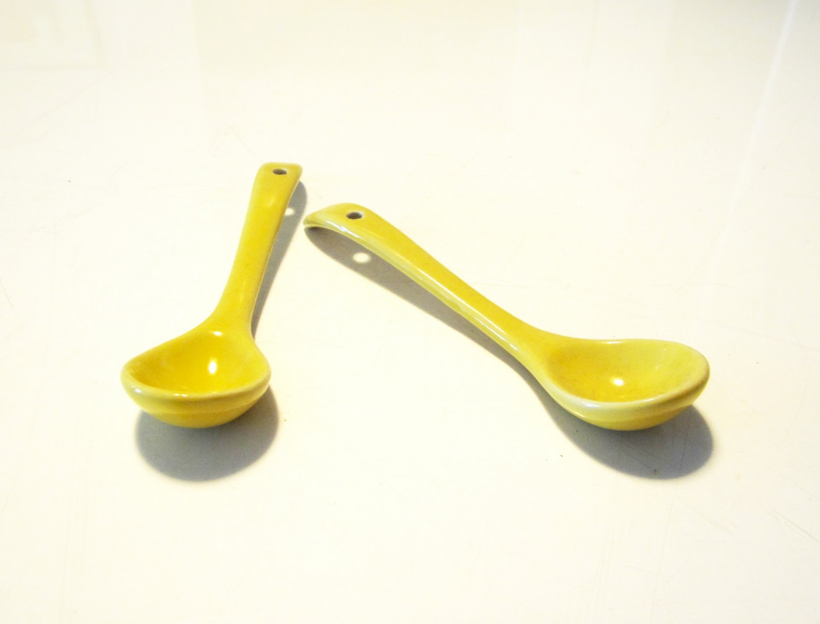 Hyun Draws Everyday: Yellow Porcelain Spoons