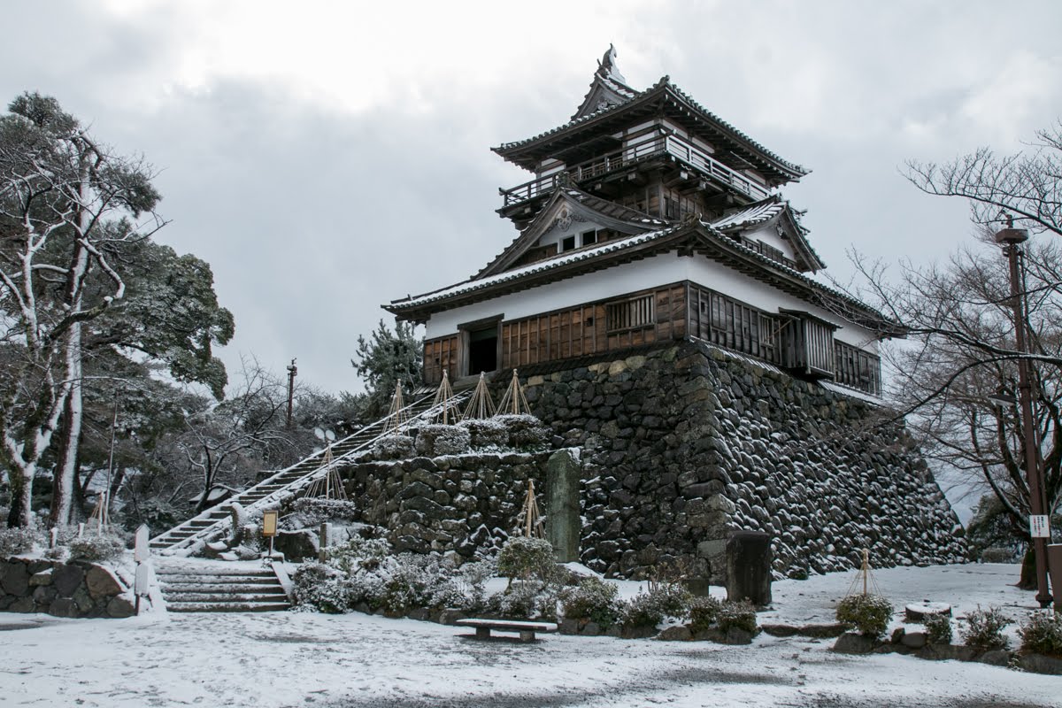 Japan Castle Explorer: List of 12 original main towers