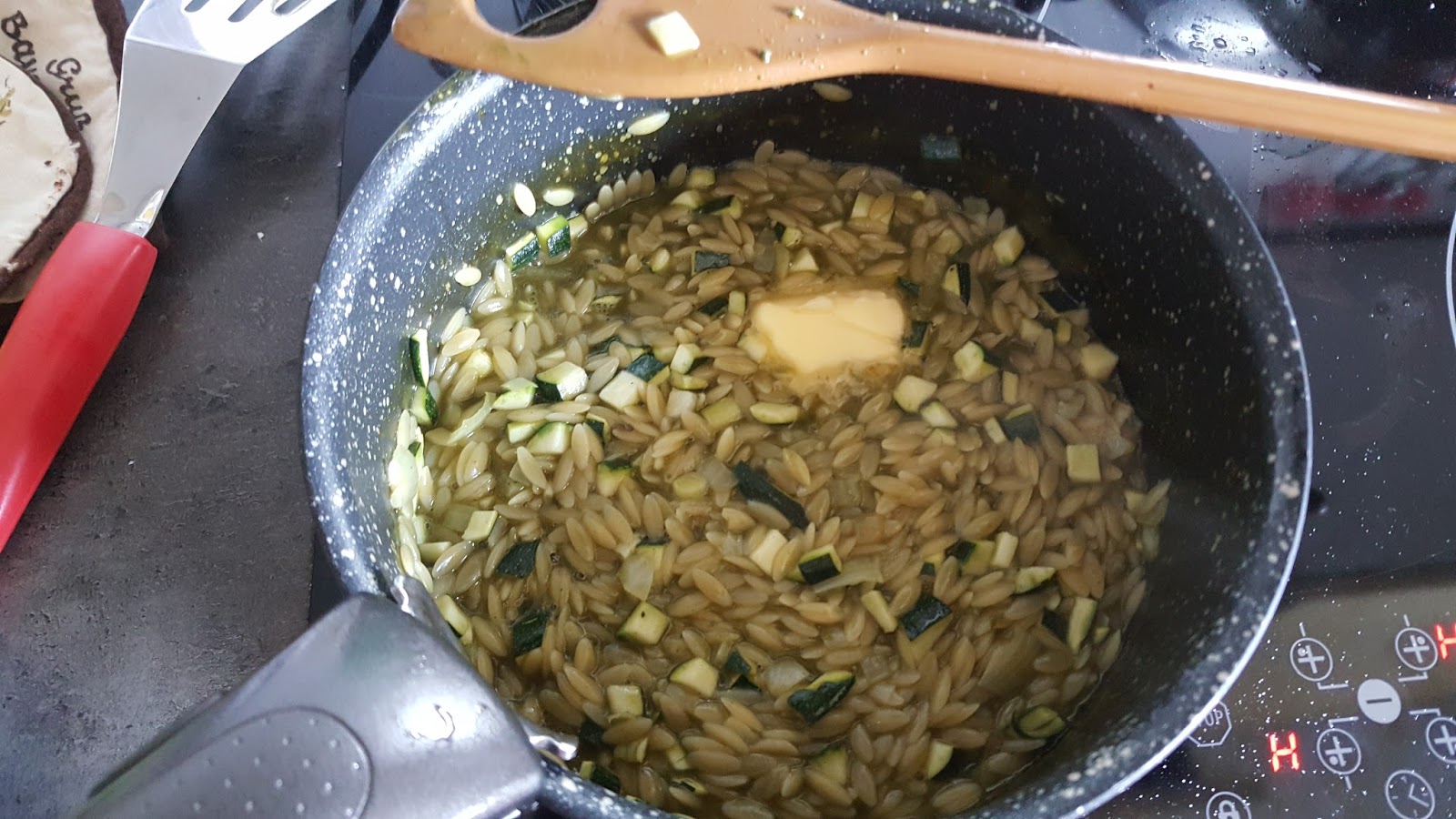 Foodoptions and Flavours: Matcha Green Tea Pasta with Roasted Peppers