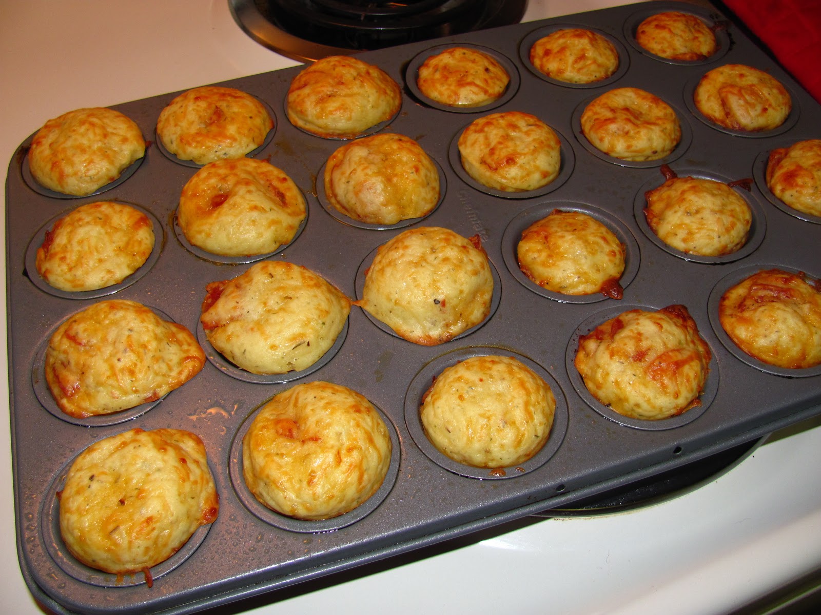 Pepperoni Pizza Poppers - For the Love of Food