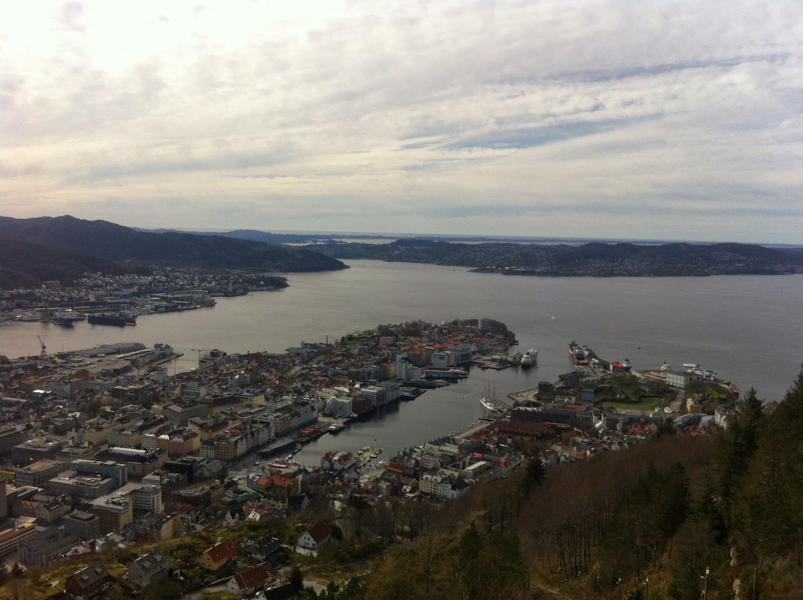 Fjell og Fjord: Great walks: Ulriken - Vidden, Bergen - Norway