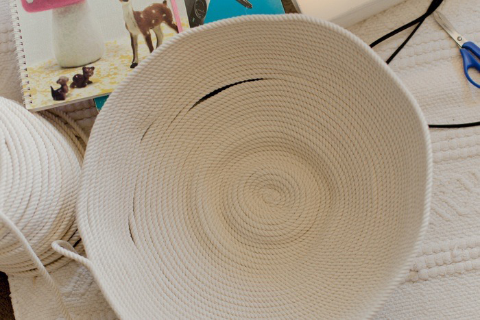 Burntfeather: Cat Rope Bed DIY