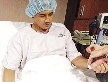 Sana-Sini Artis : Leher Aaron Aziz Senget - Malaysia Variety
