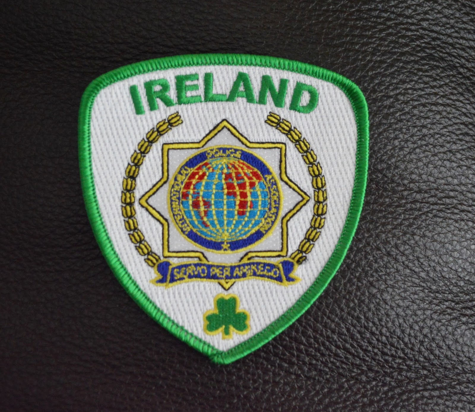BADGE COLLECTOR: AN GARDA SIOCHANA