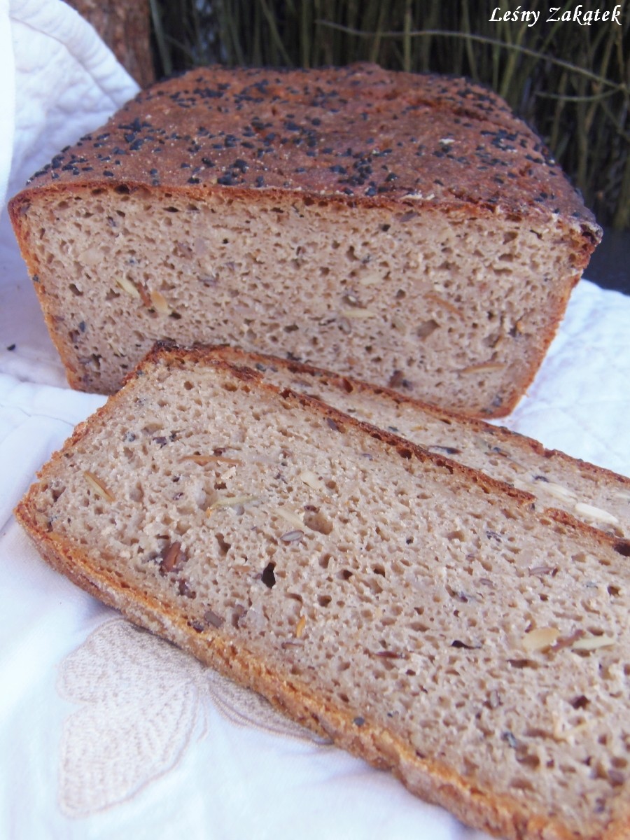 Leśny Zakątek: Chleb razowy na zaczynie z czerstwego chleba z dodatkiem ...