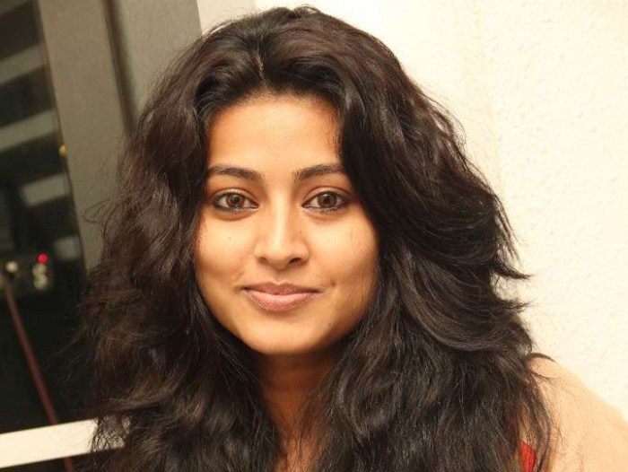 Sneha Close Up Beautiful Smile Picture In Medium Hairs ...