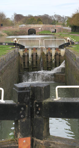 KAcanalTIMES: K&A Canal lock gates... 'FRAGILE' handle with care