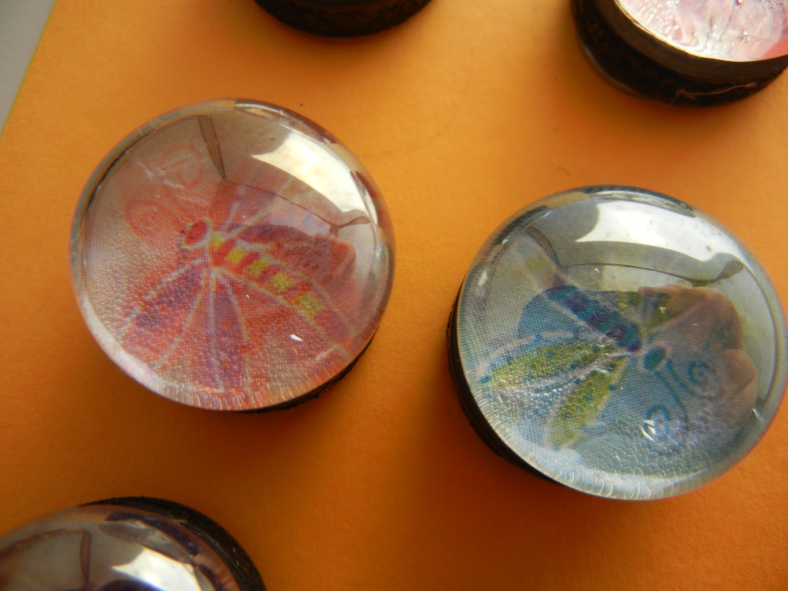 Coconut Love: Super Easy DIY Glass Marble Magnets