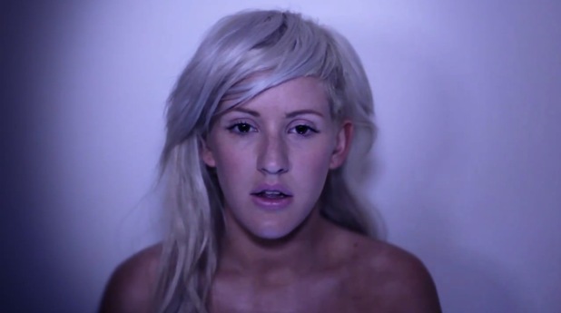Ellie Goulding por aquí y por allá en ‘Hanging On’ | One Hit Wonder Factory